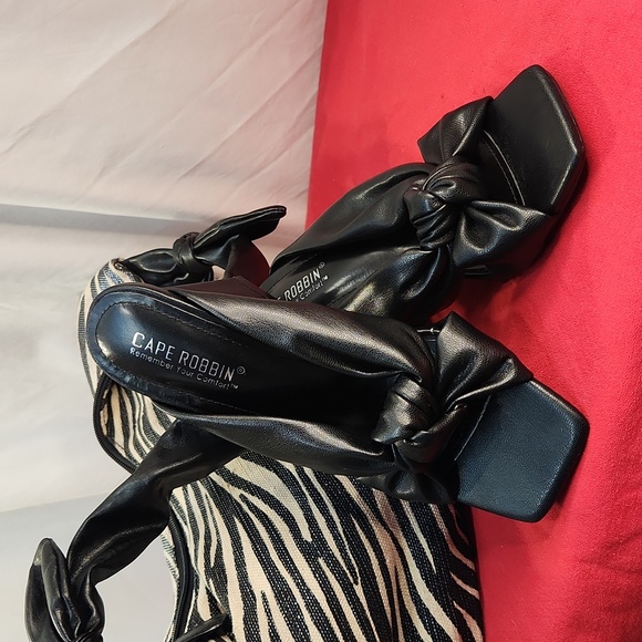 Cape Robbin | Shoes | Cape Robbin Sandal | Poshmark